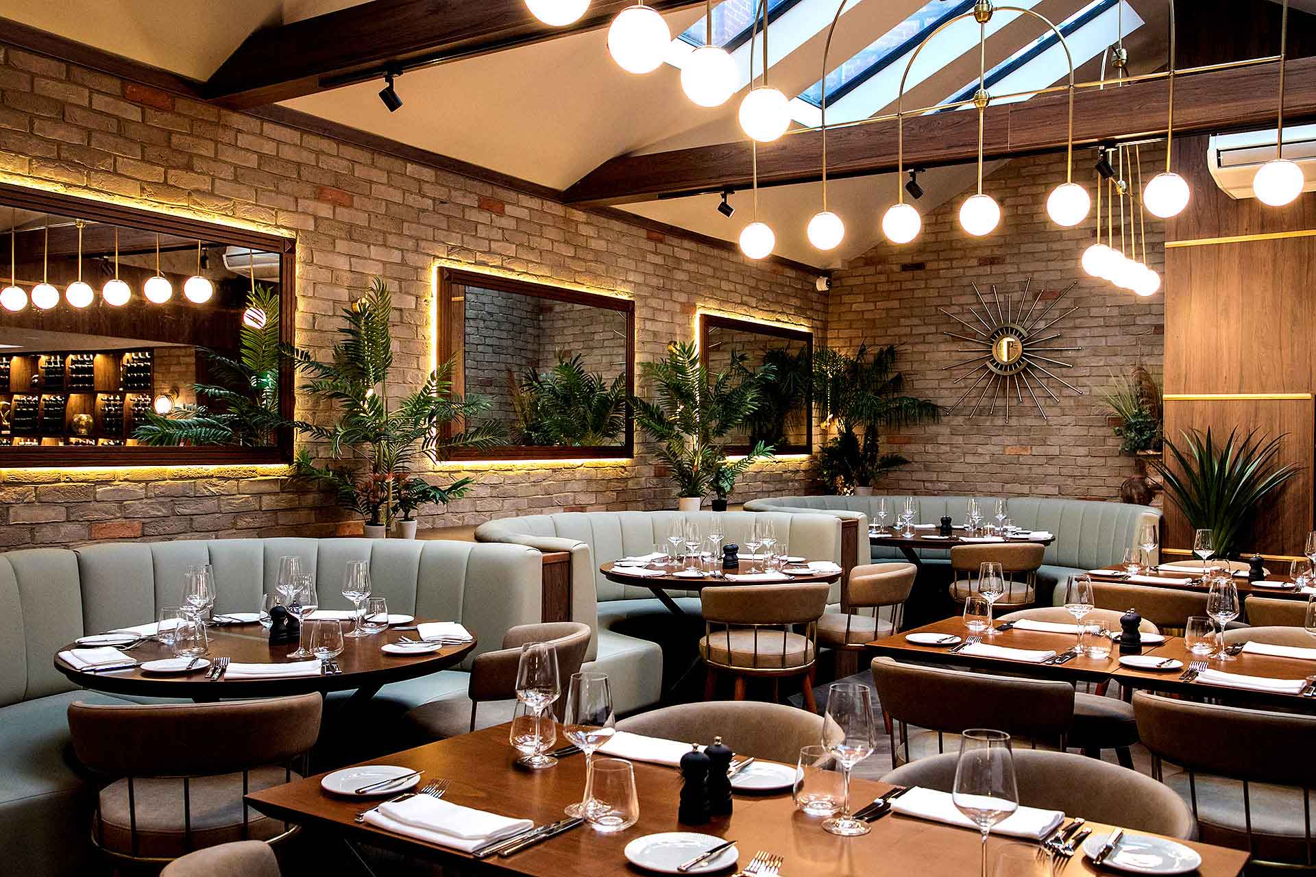 Roni’s Restaurant – Fine Dining Experience